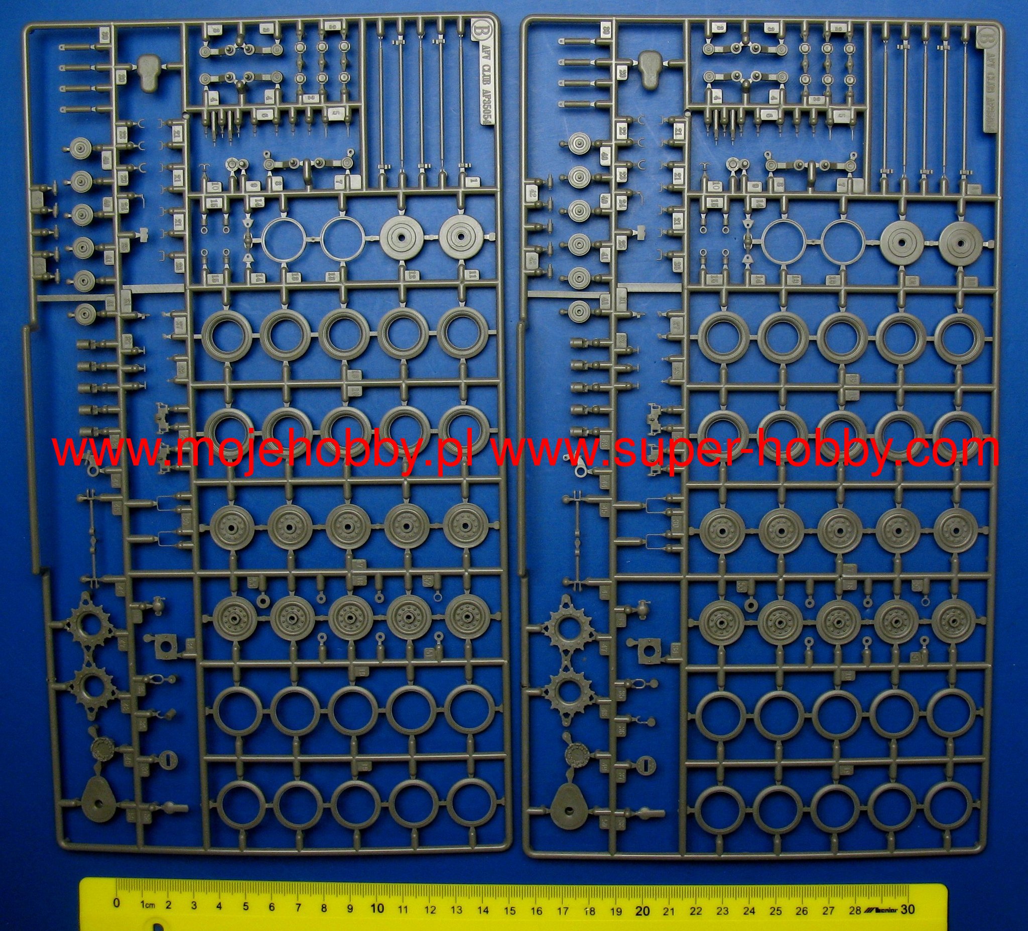 M24 Chaffee Light Tank US Army AFV Club 35054